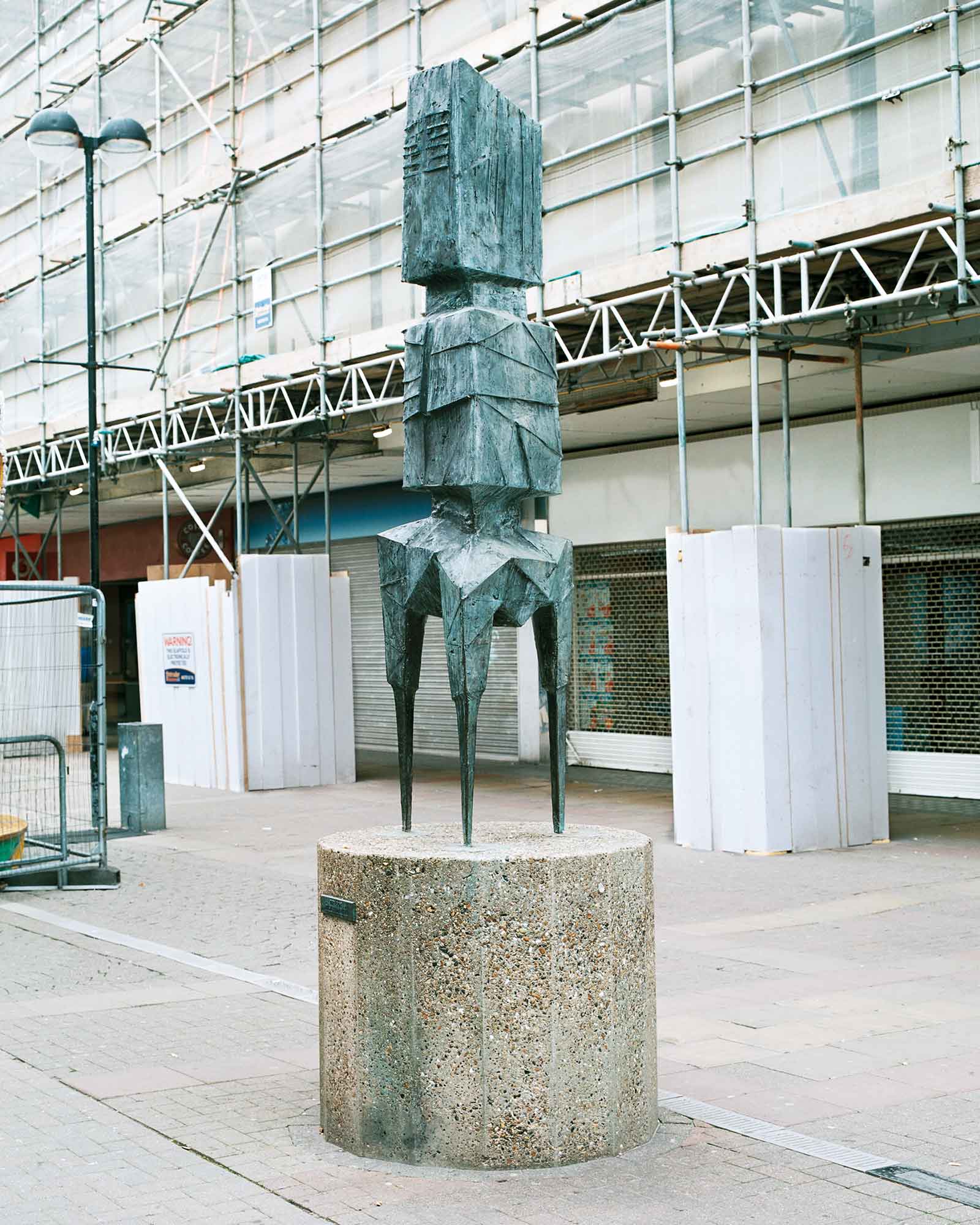 Harlow Sculpture Town Trigon - Harlow Sculpture Town