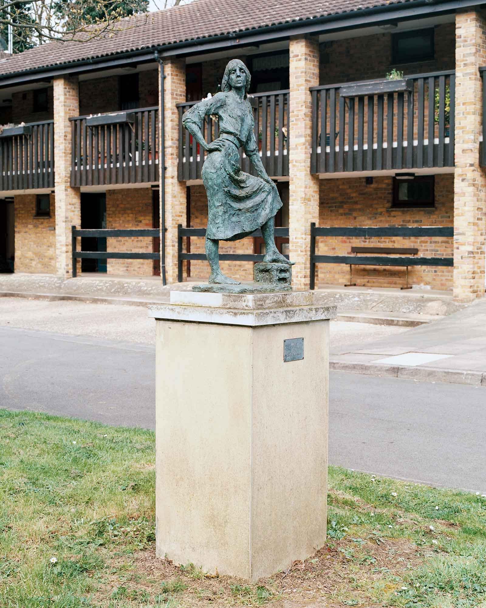 Harlow Sculpture Town Julia - Harlow Sculpture Town
